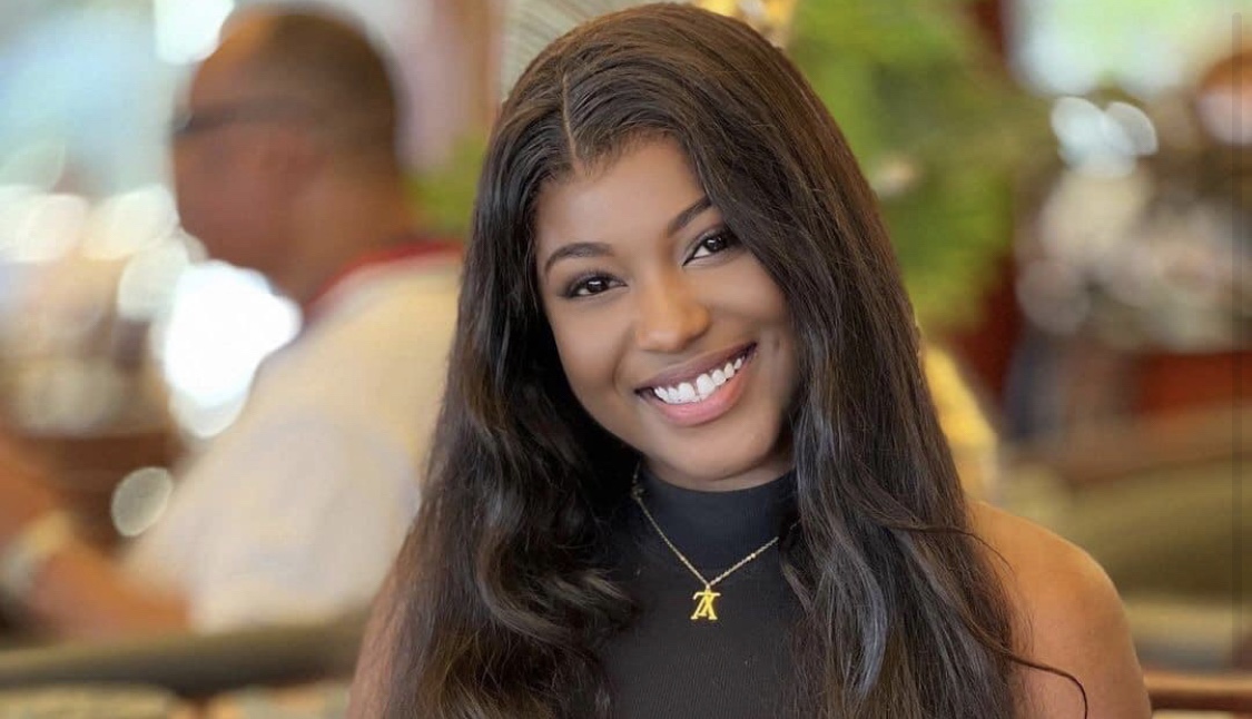 Le Sourire Éclatant de la Sublime Chanteuse Mia Guissé - Afriseries & Ciné