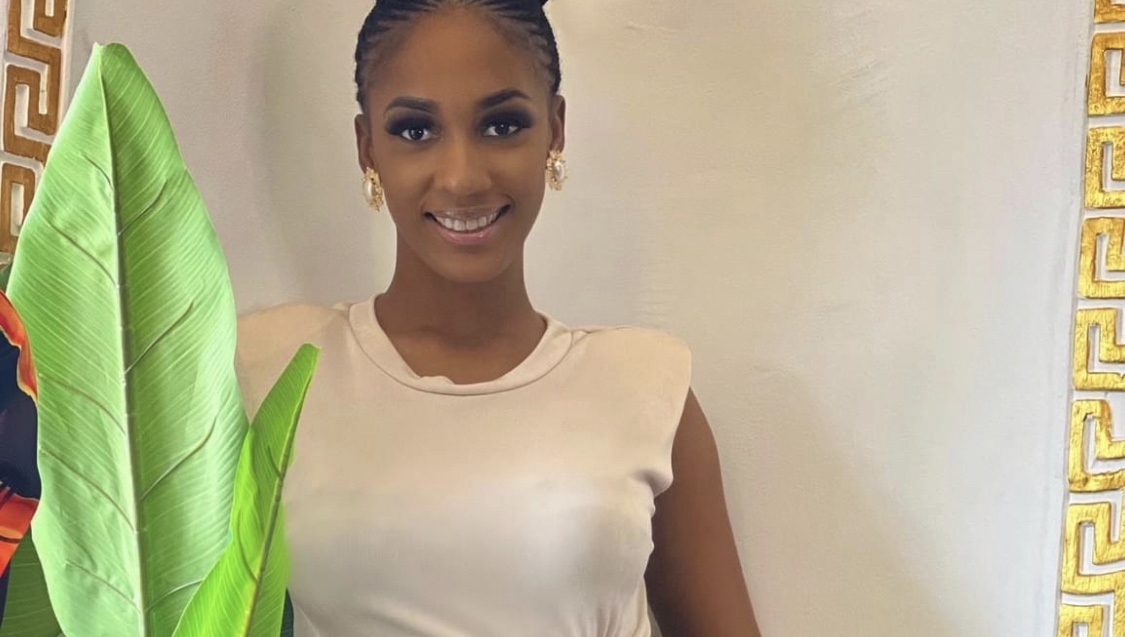 Lumineuse et Gracieuse : Julia Samantha, l'Actrice au Charme Envoûtant ...
