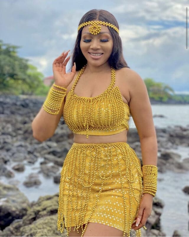 Elone Synthia alias Syndy Emade est une actrice camerounaise, mannequin ...