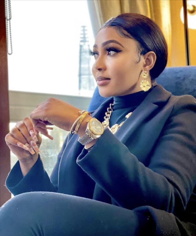 La camerounaise Syndy Emade est une actrice, mannequin et production de ...