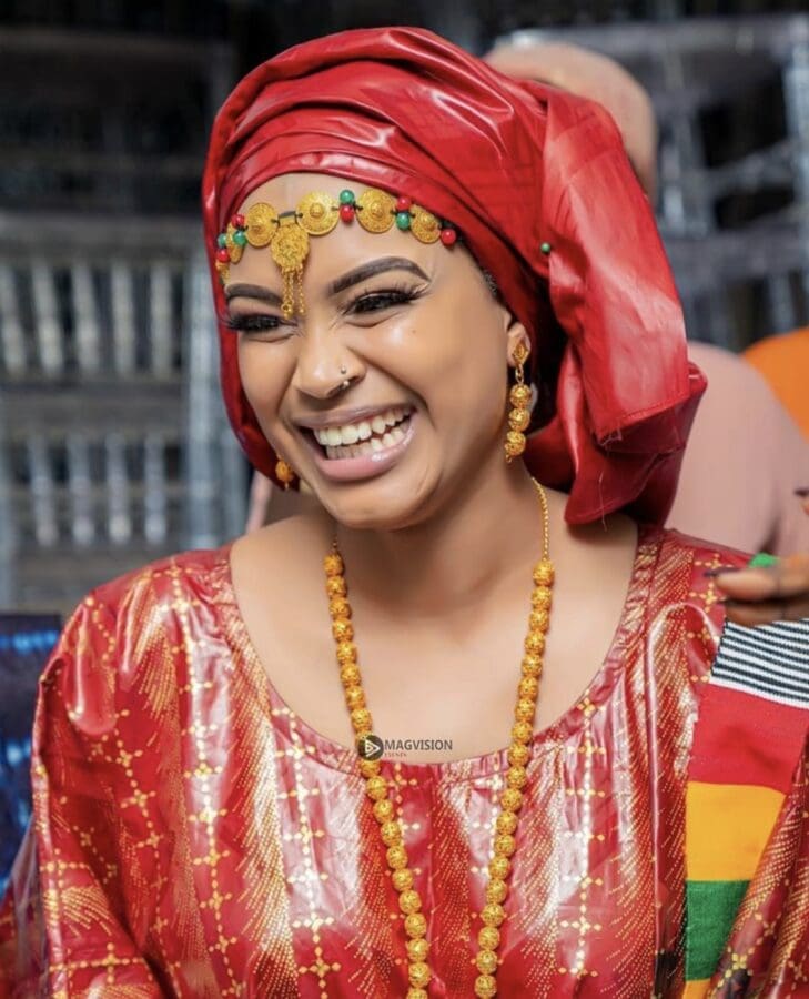 La ravissante Marie Louise Diaw Mme Cissé dans une très belle tenue ...