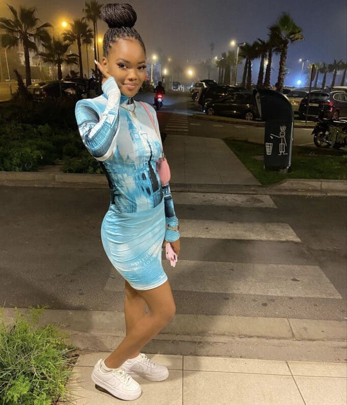 La charmante actrice Kadia de la série « Emprises » en vacances au ...