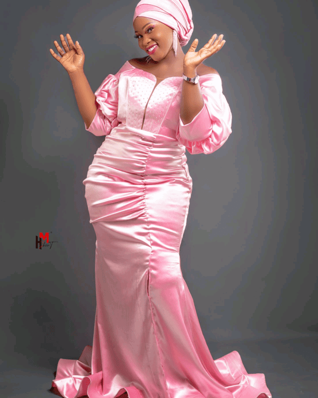 Admirez les photos de la charmante actrice Diarra