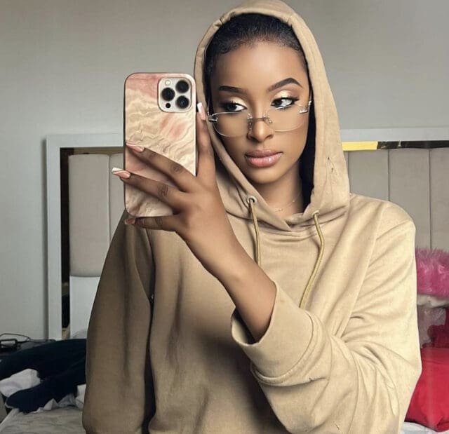 La sublime créatrice de contenu Khadija Sow en mode selfie (Photos ...