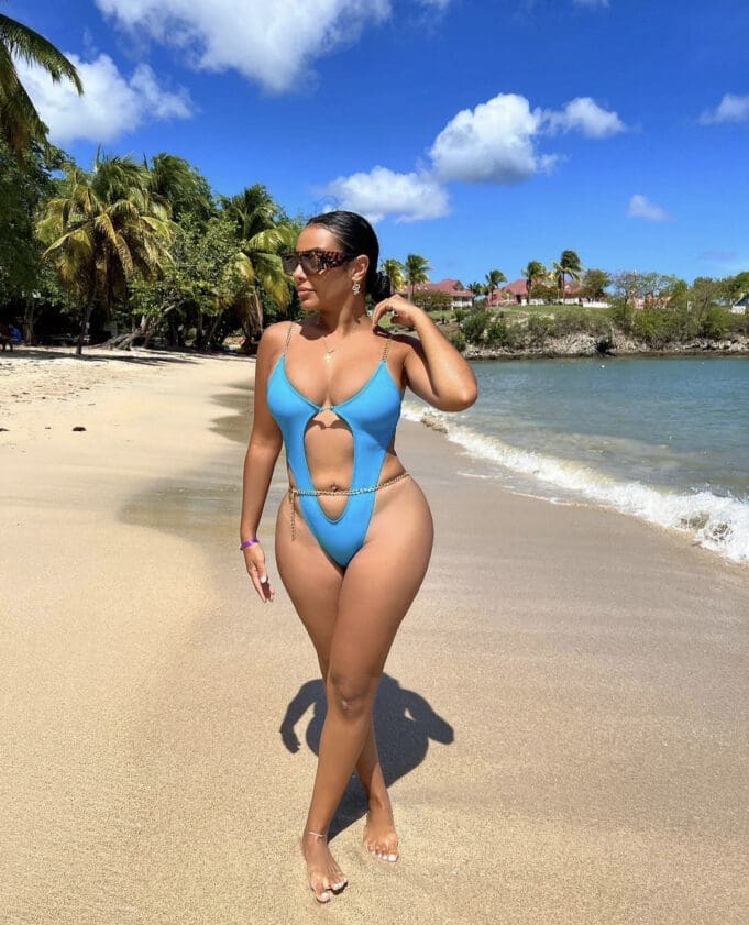 Nayou, la martiniquaise qui fait des ravages sur les réseaux sociaux avec ses maillots de bain ...