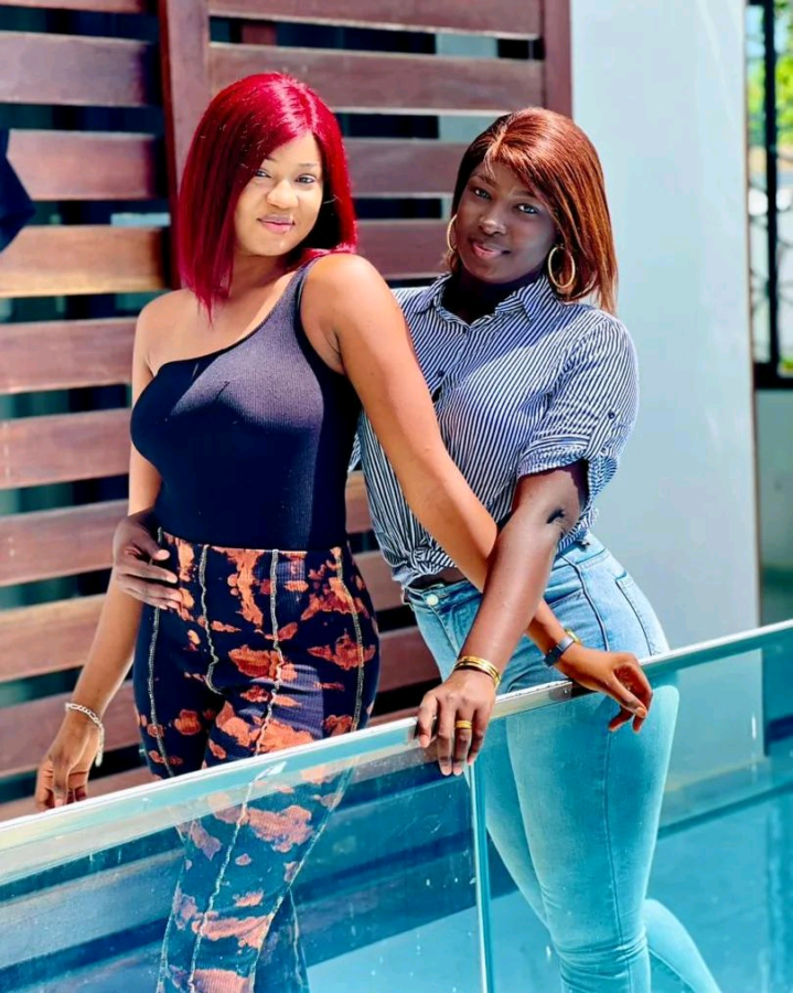 Les actrices Bigué & Simone Penda de la série "Famille sénégalaise ...