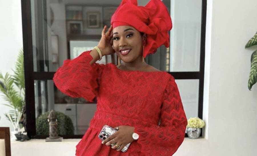 La ravissante actrice Rosa Manula alias Malika de la série "Karma" dans ...