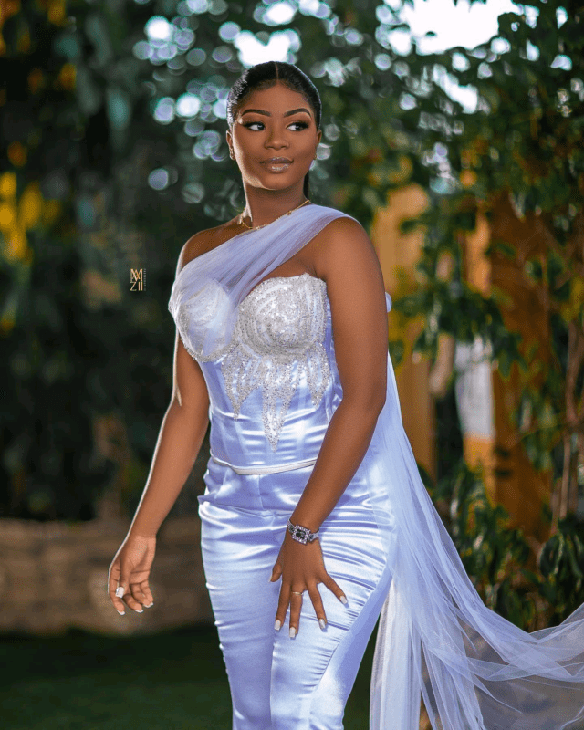 Admirez les photos de la ravissante chanteuse Dieyna Baldé - Afriseries ...