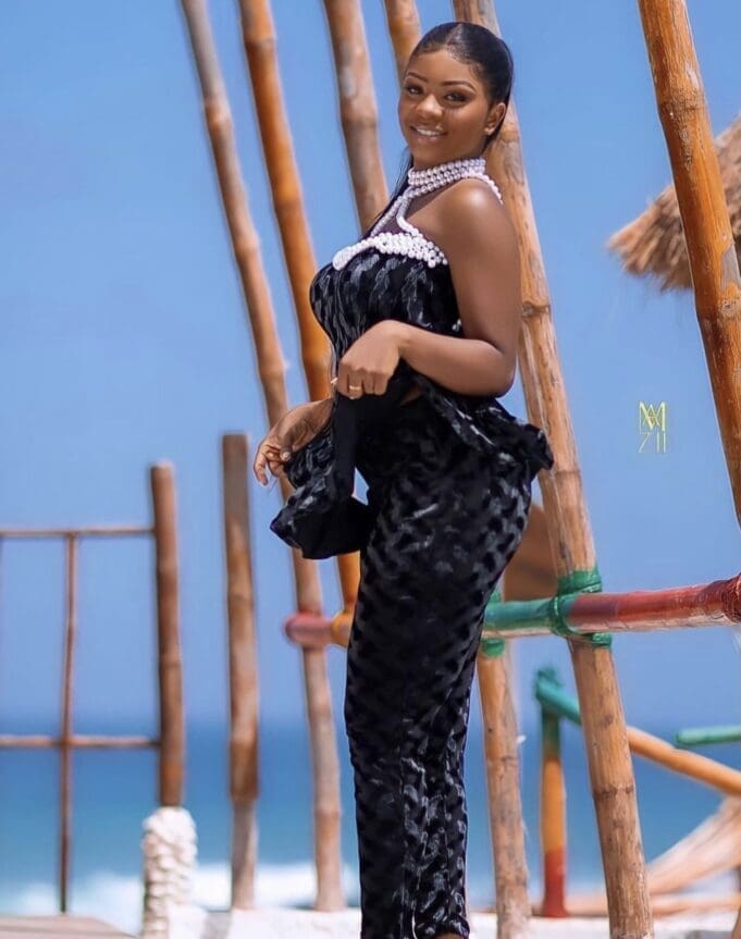 La ravissante actrice et chanteuse Dieyna Baldé toujours aussi sublime ...