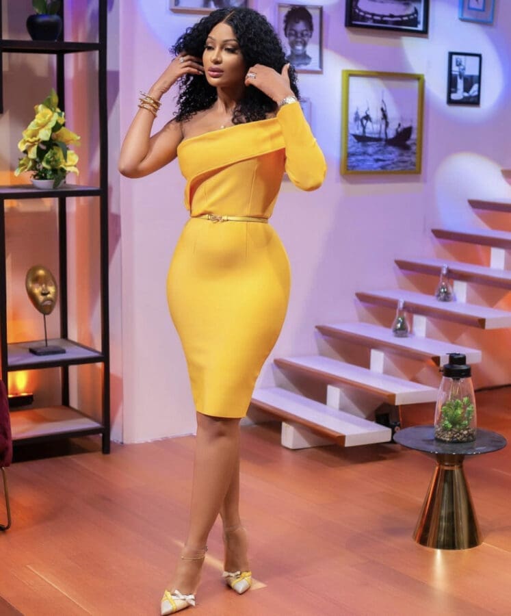 La rayonnante Miss Sery Dorcas un corps de rêve dans une sublime robe ...