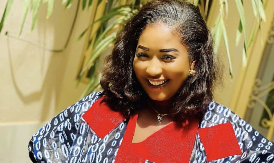 La sublime actrice Ndeye Ndiaye de la série "Polygame" en mode tenue ...