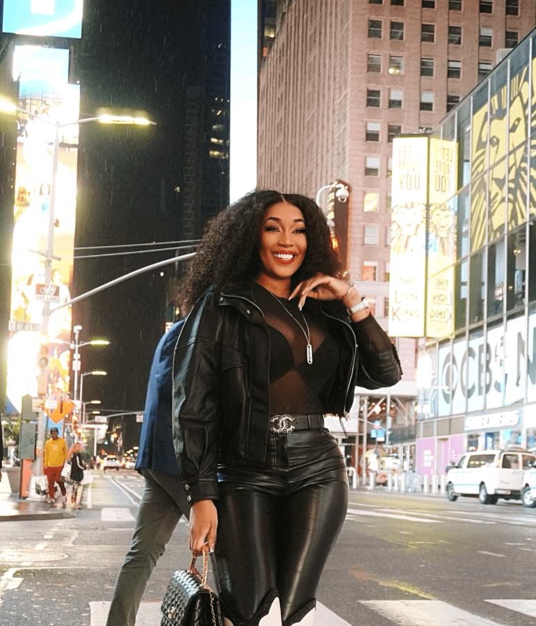 L'actrice ivoirienne Emma Lohoues toute joyeuse dans les rues de New ...