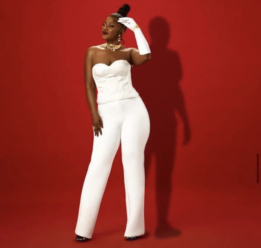 La ravissante chanteuse Mia Guissé toujours aussi séduisante (Photos ...