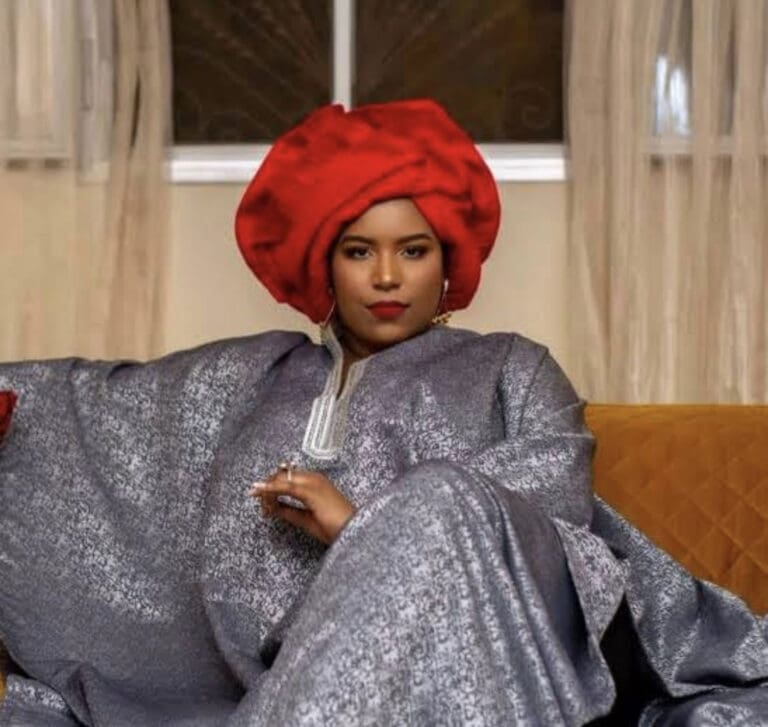 Photos de la radieuse actrice Banel Camara alias Mme Taylor de la série ...