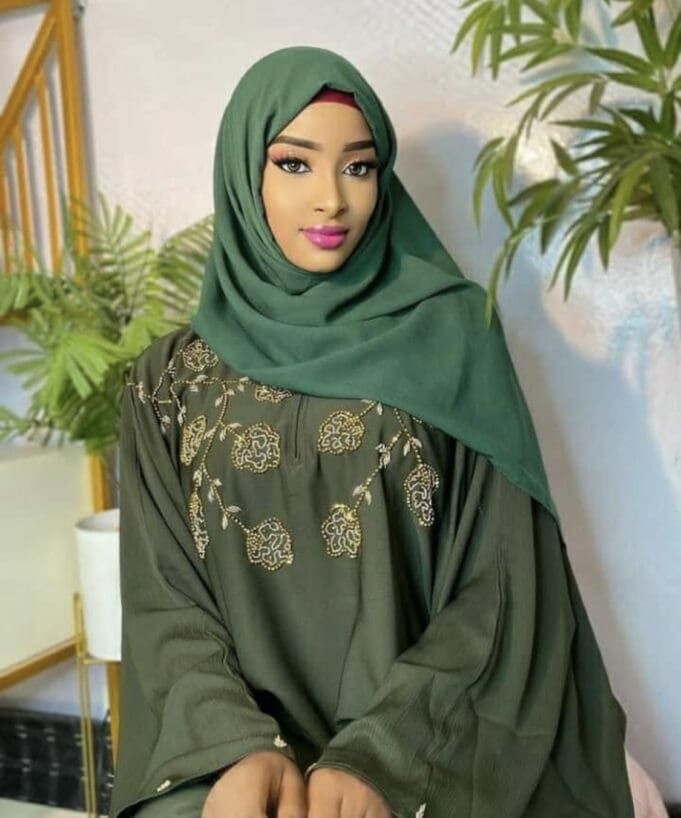 La belle influenceuse Khadija Sow en mode hijab (Photos) - AfriSeries ...