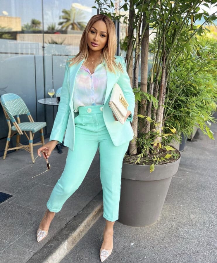 Photos de la belle et élégante Miss Sery Dorcas en mode classique ...