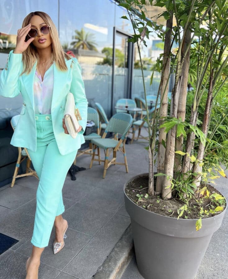 Photos de la belle et élégante Miss Sery Dorcas en mode classique ...