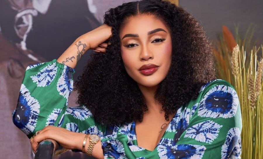 Photo de la sublime et élégante Adja Diallo dans une très belle tenue ...