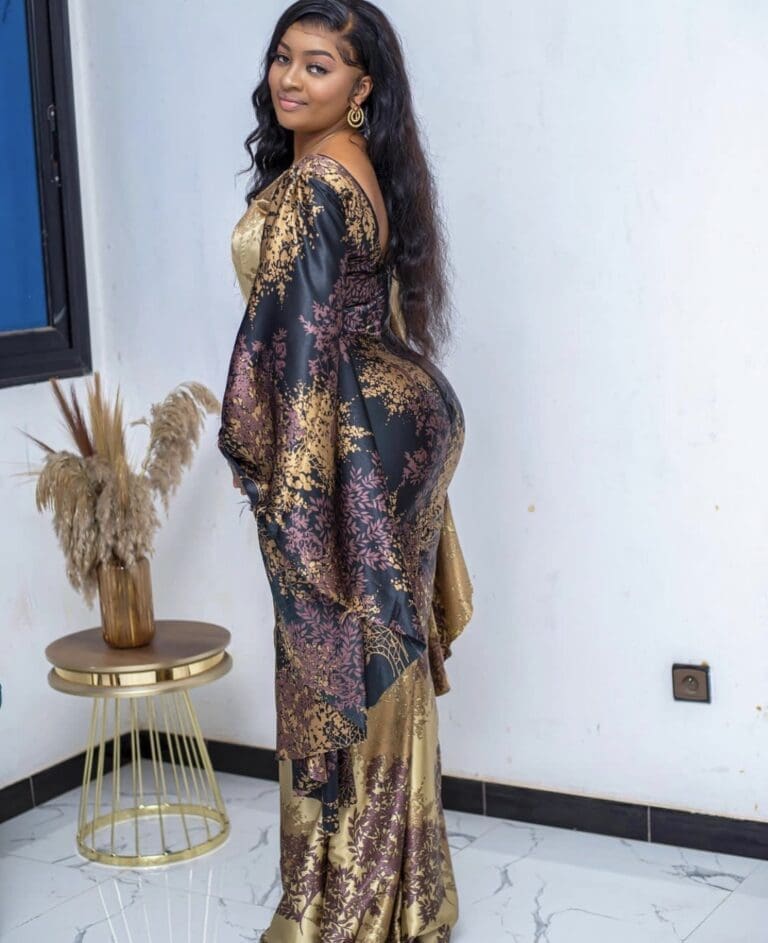 La sublime actrice et top model Adjira Faye avec une silhouette de rêve ...